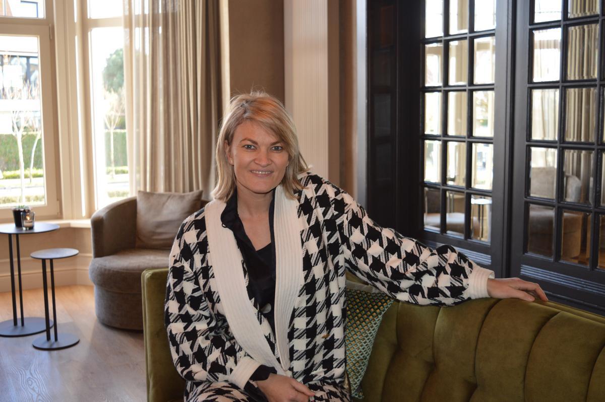 Kunstfanaat en Aqualex-curator Lieselot viseert Jan met de pet: “Warm ...
