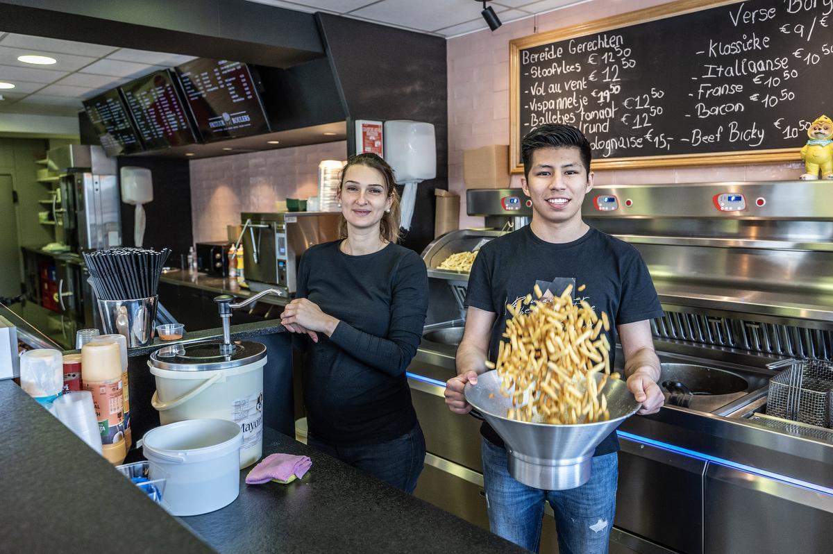 Frituur Roulers langs Brugsesteenweg geopend: “Naast die vele passanten ...