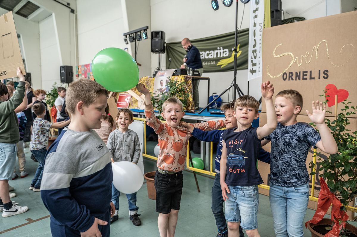 Sven Ornelis beloont Roeselaarse BuSO leerlingen met fuif voor hun ...