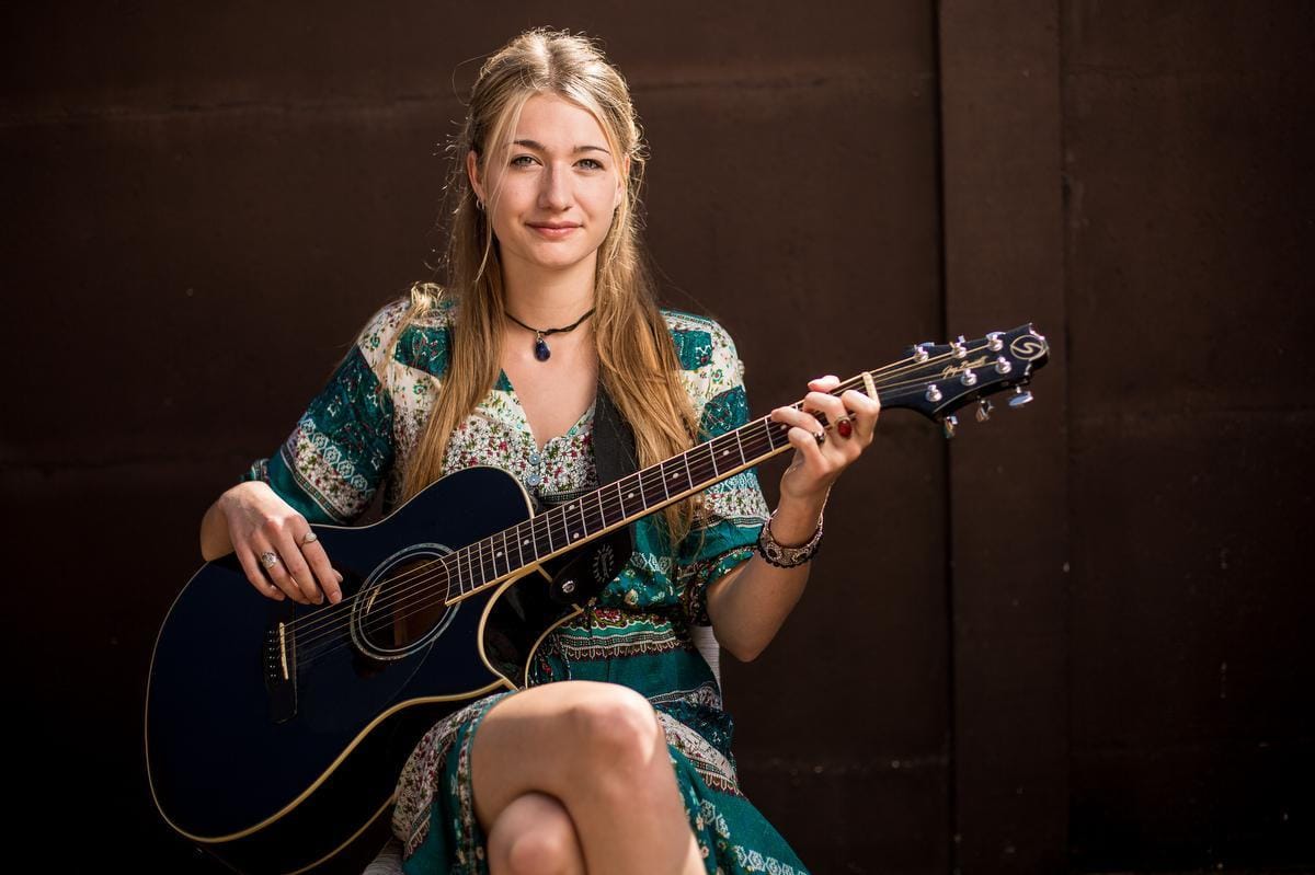 Jen brengt eerste single uit: "Autobiografische song over stukgelopen ...