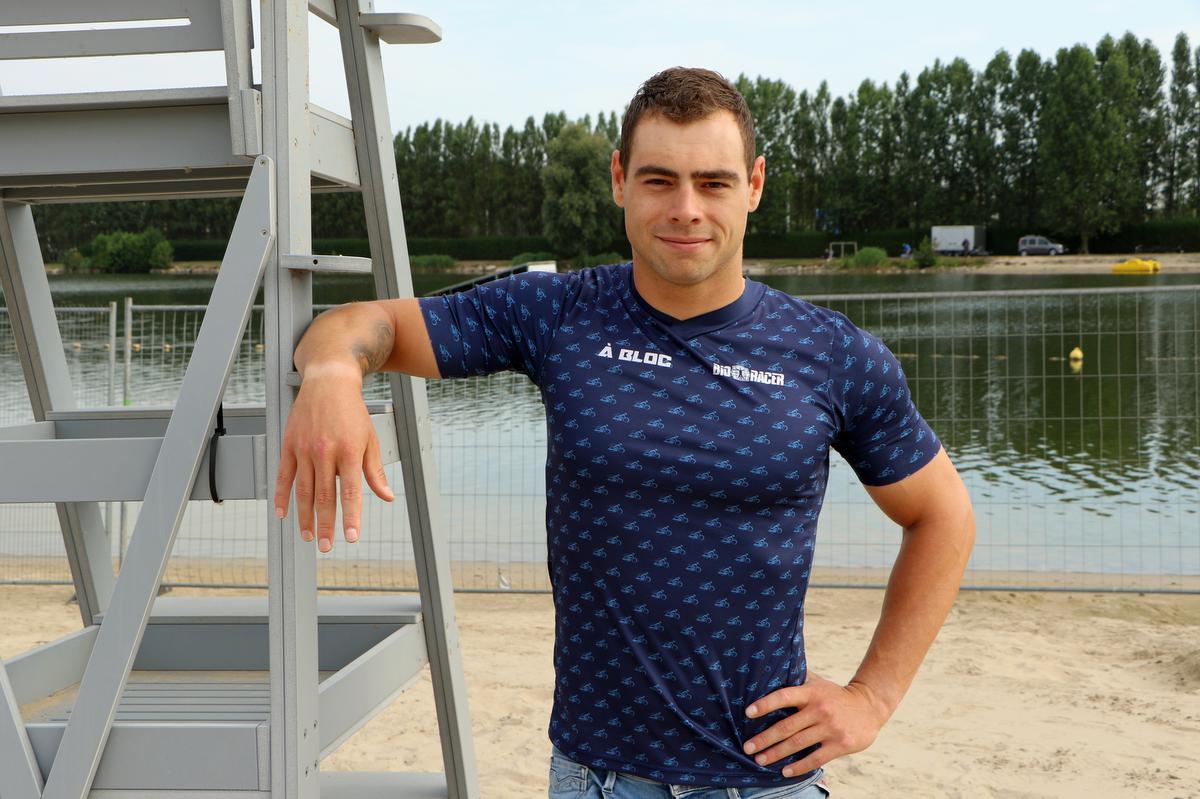Jeffrey Sanders aan de start van 111-triatlon in Jabbeke ...