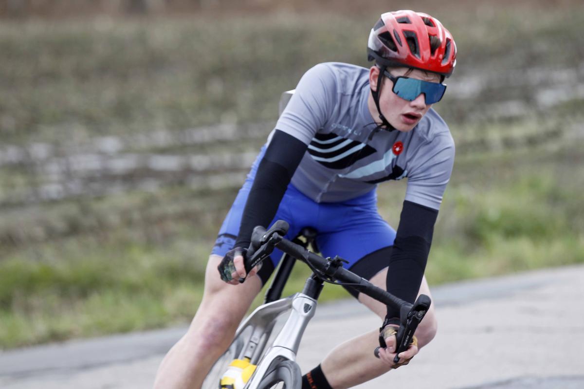 Thor Dayer ziet keuze voor fiets boven voetbal beloond met zege - KW.be