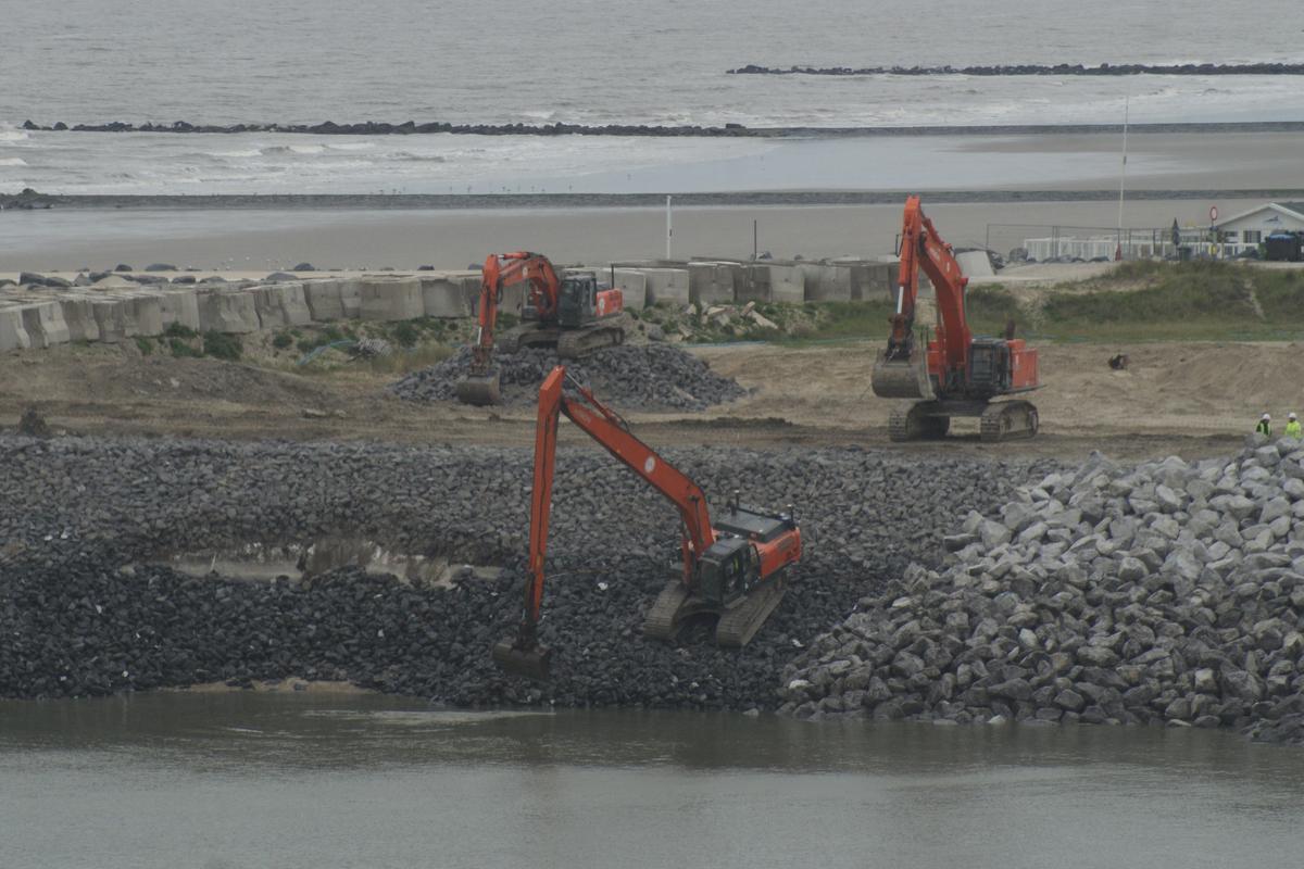 Gedeeltelijke verzakking in nieuwe glooiing in Oostendse havengeul - KW.be