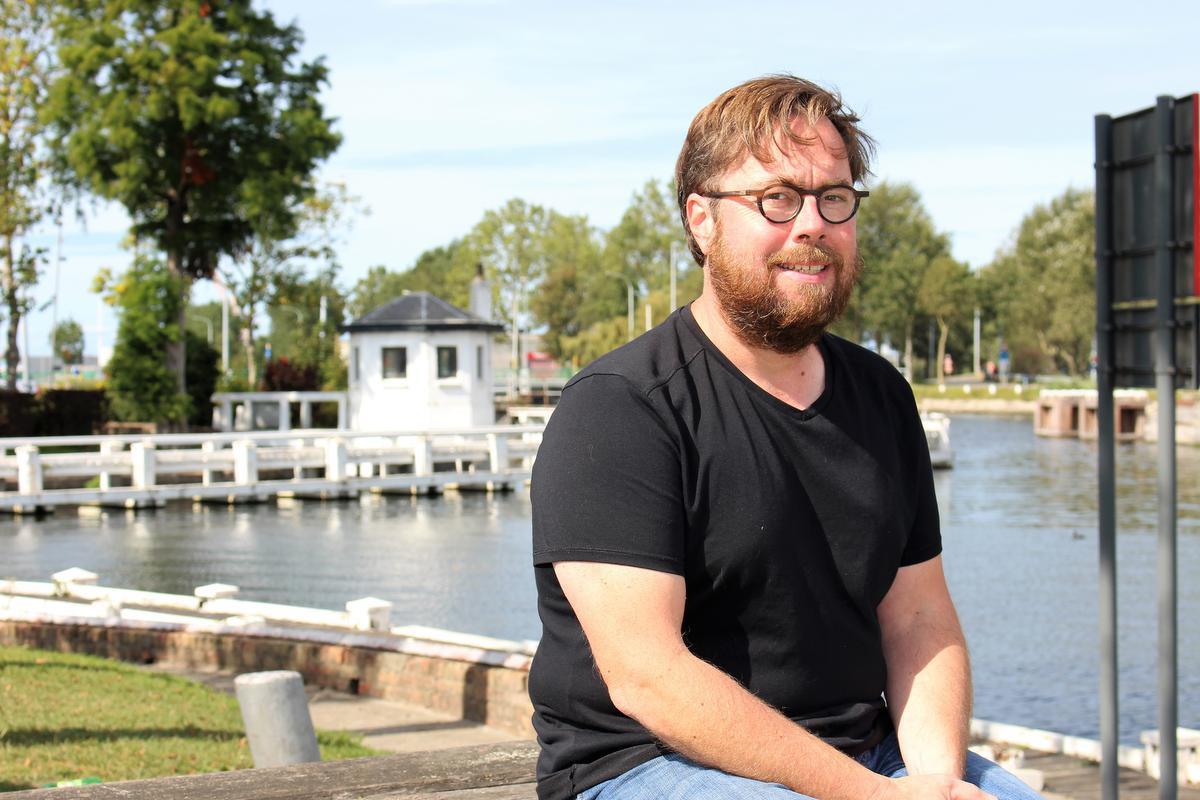 Raadslid Peter Velle klaagt geurhinder op Plassendale aan: "De stank ...