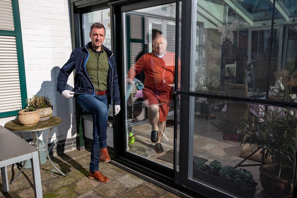 Kinesitherapie in tijden van corona: Maarten Stragier toont oefeningen ...