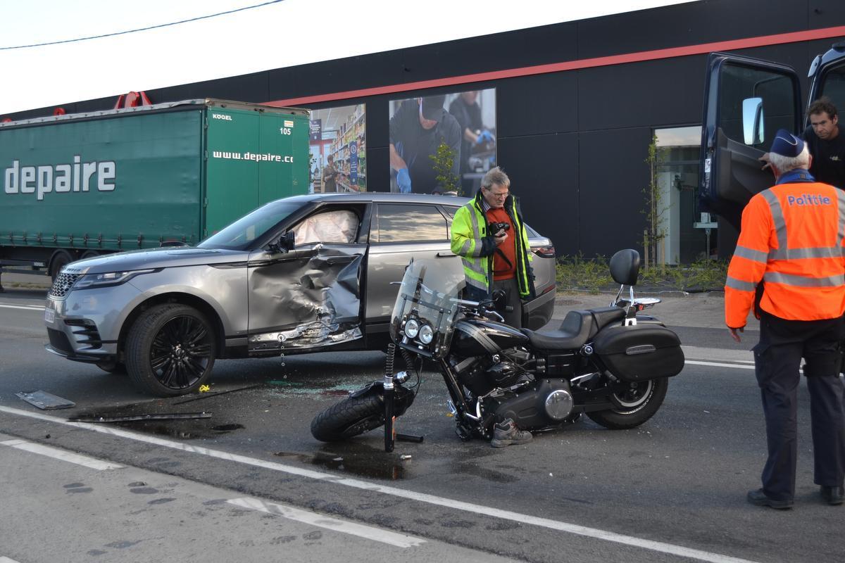 Motorrijder ernstig gewond bij ongeval op de Belgiek in Deerlijk - KW.be