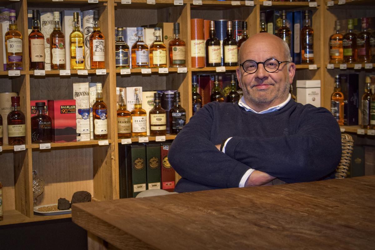 Patrick Tahon is sommelier in de loges van KV Kortrijk: "Voetbal én de ...