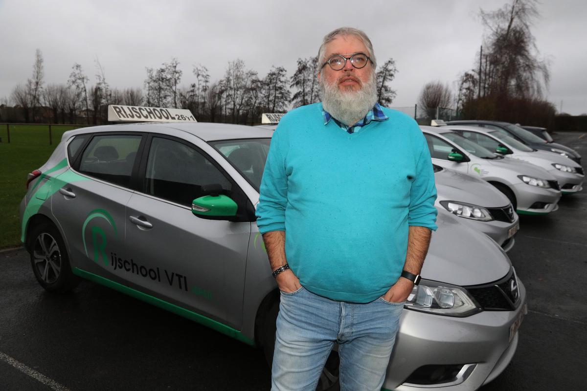 Rijschool VTI krijgt zondvloed van aanvragen binnen voor rijles - KW.be