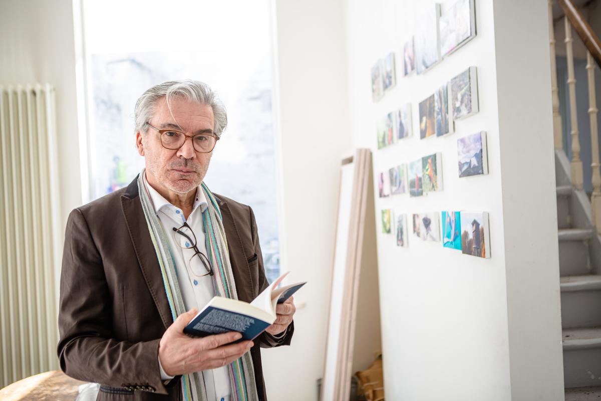 Brugs kunstenaar Robert Devriendt schrijft eerste roman: “Elke lezer is ...