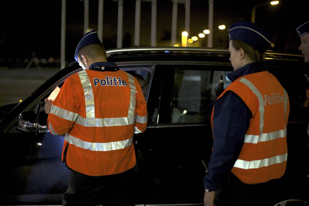 Politie gaat extra controleren tijdens eerste terrasweekend - KW.be