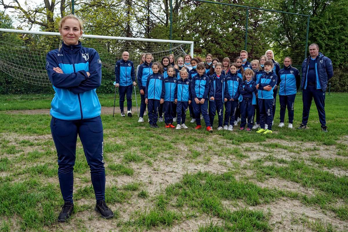 Damesvoetbalploeg FC Menen United verbolgen over slecht veld: “Wij ...