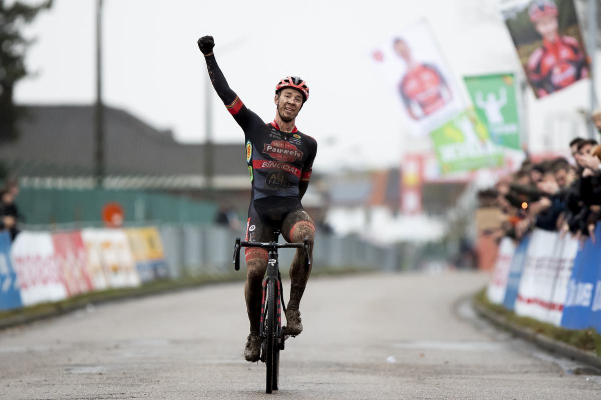 Laurens Sweeck wint na een lange solo, Joran Wyseure eerste West ... Laurens Sweeck wint na een lange solo, Joran Wyseure eerste West ...