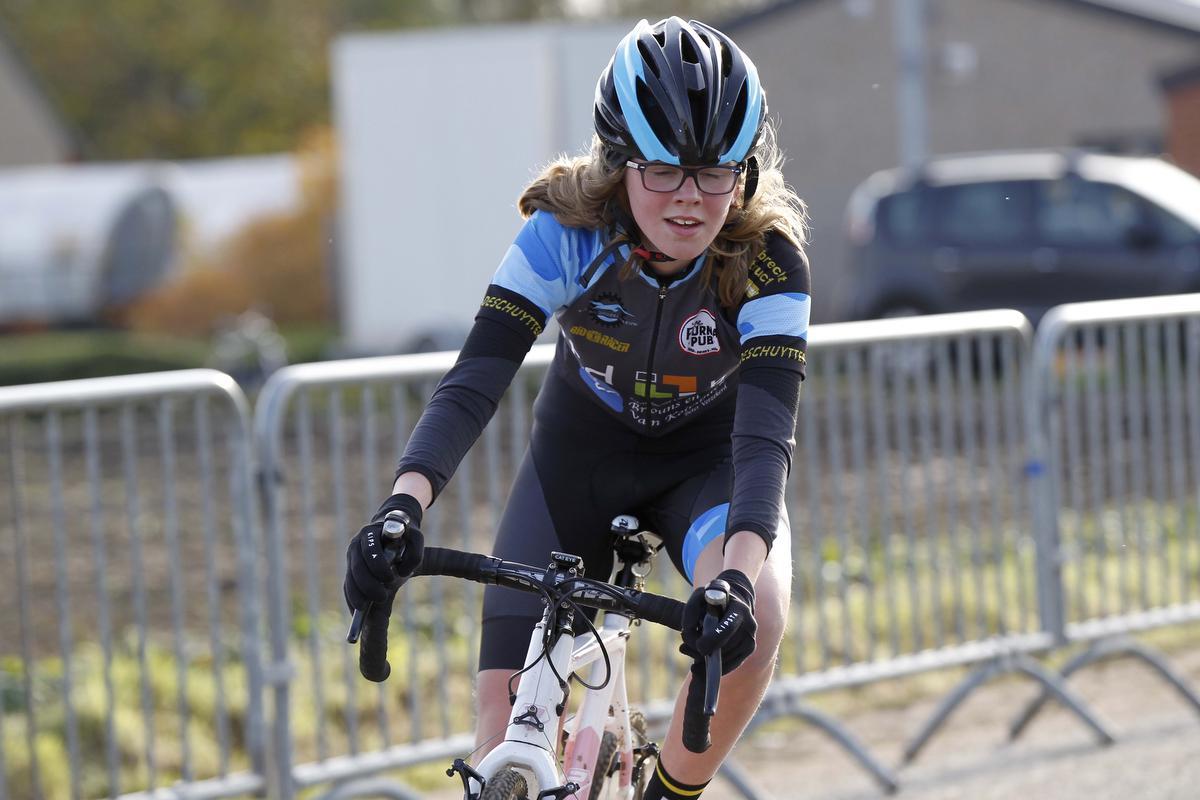 Provinciaal wegkampioene Hannah De Keyser ook sterk in het veld: “Hoe ...