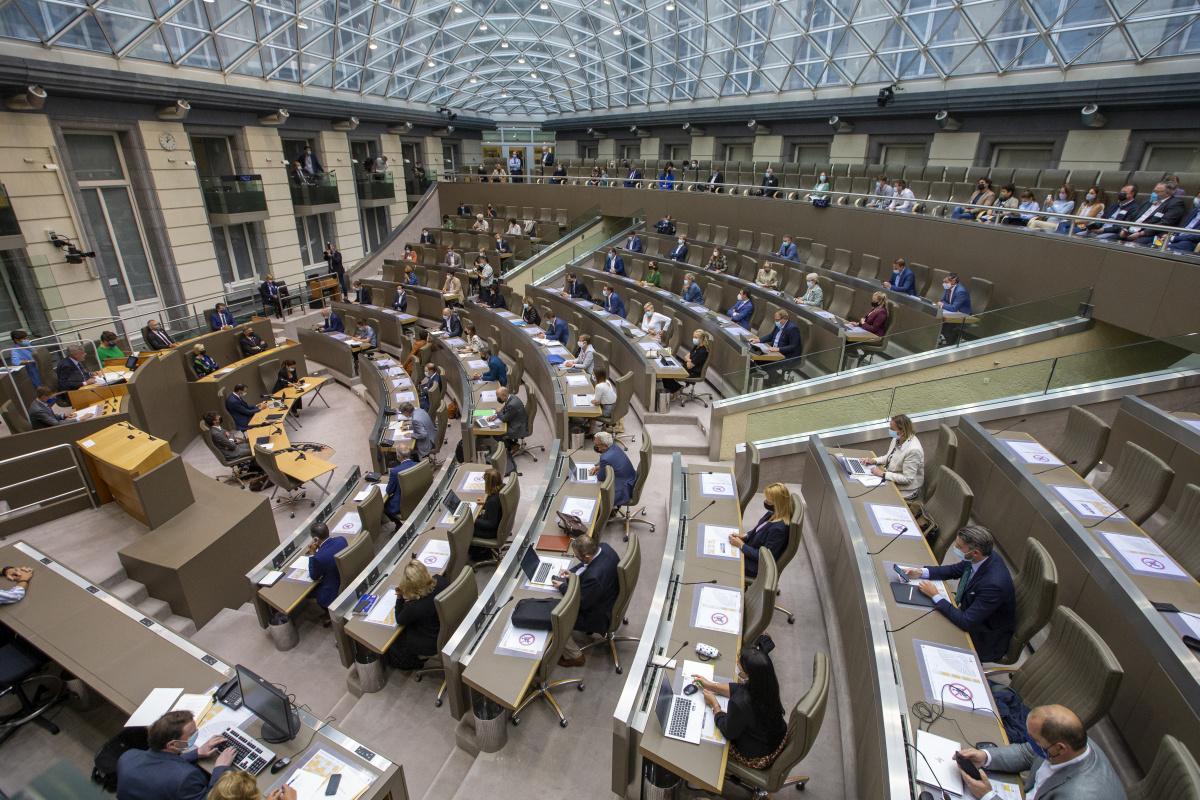 Vlaams Parlement verlaagt vergoeding parlementsleden met vijf procent ...