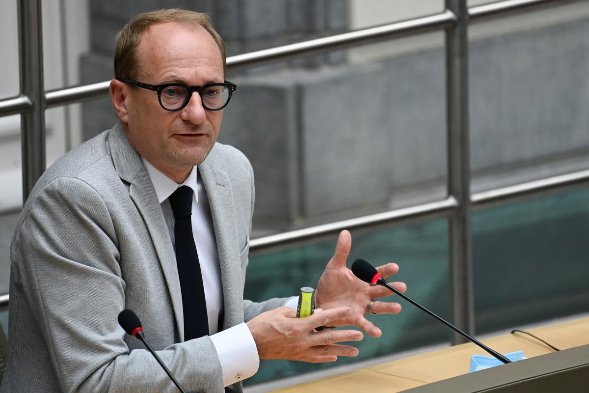 Vlaamse canon: opdrachtbrief Ben Weyts koppelt canon los van identiteit