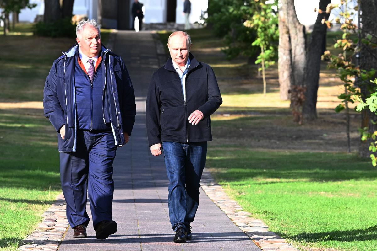 De 'inner circle' van Vladimir Poetin: van Igor 'Darth Vader' Setsjin ...