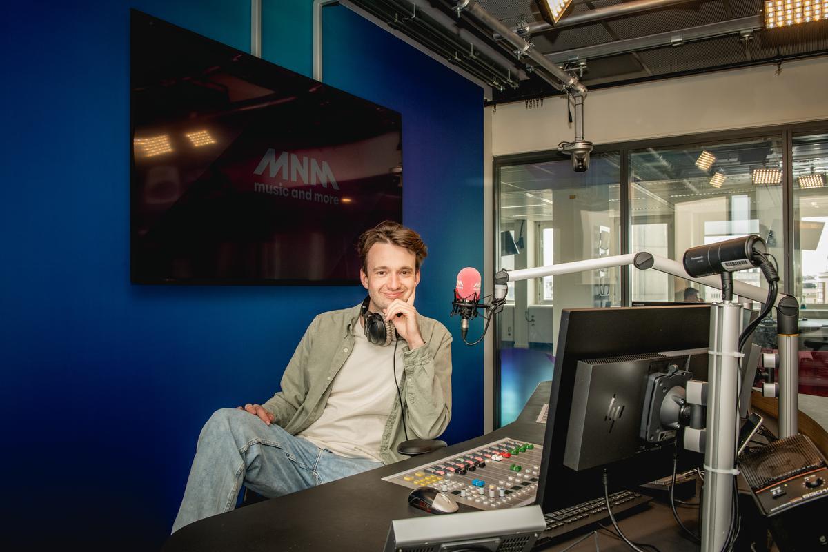 Maak kennis met Robin Keyaert, de nieuwe ochtendstem van MNM: “Ik ben ...