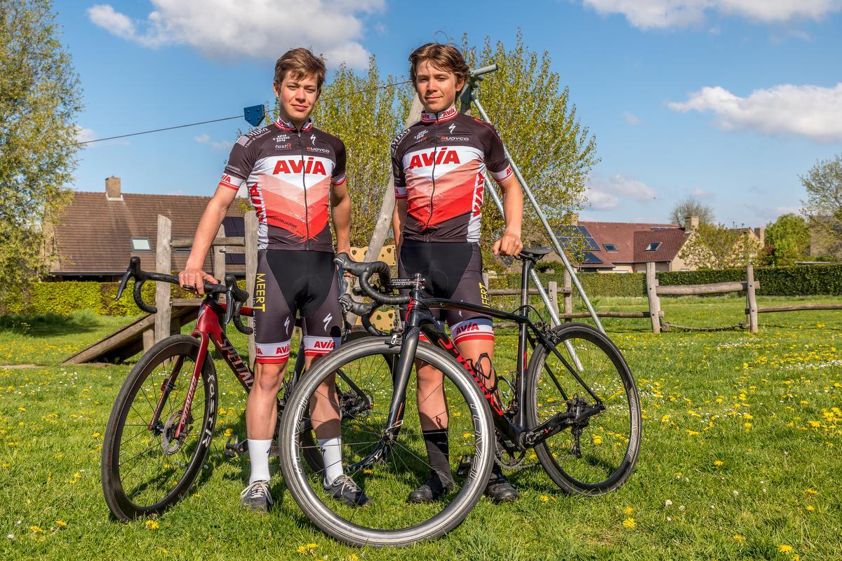 Broers Warre en Lomme Van den Meerssche strijden apart op de fiets ...