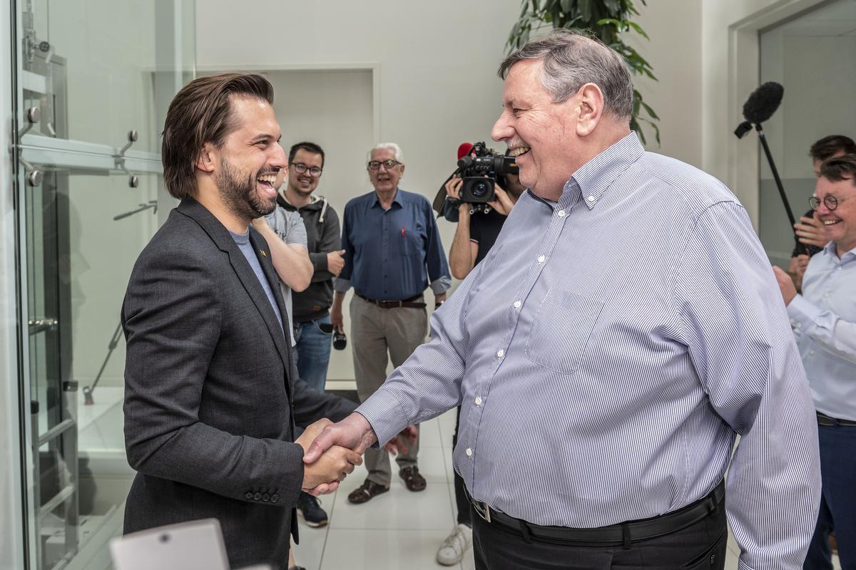 Georges-Louis Bouchez houdt halt bij Donald Muylle en Dovy Keukens in ...