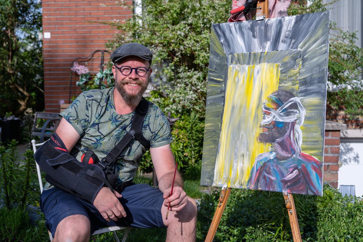 Artiest Tom Meert kan vier maanden niet optreden en maakt nu tijd vrij ...