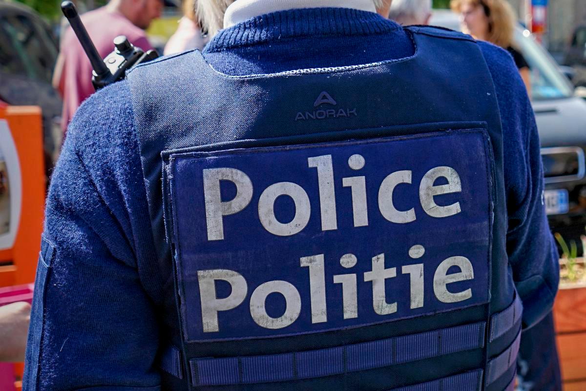 Politie rijdt drugskoeriers klem in Menen na achtervolging vanuit ...