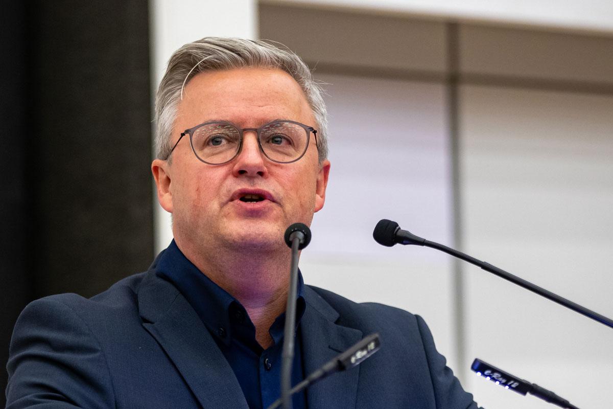 'Carl Devos schrijft al wekenlang dezelfde column. Opnieuw en opnieuw'