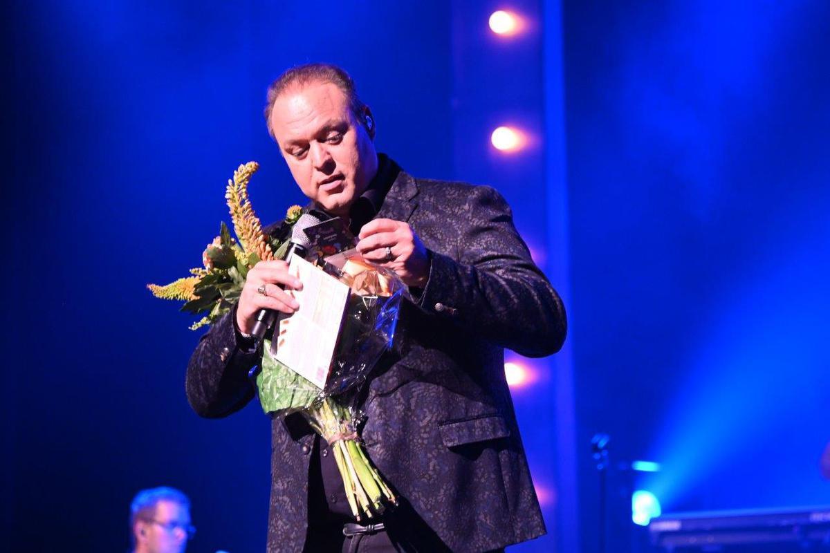 IN BEELD – Frans Bauer gaf nog eens ‘volle gas’ tijdens zijn ...