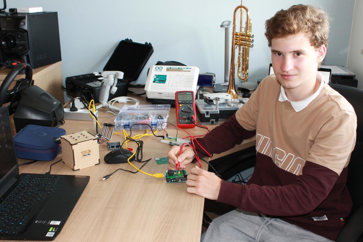 Ewout (15) filmt en programmeert zich in de kijker: “Gestart met een ...