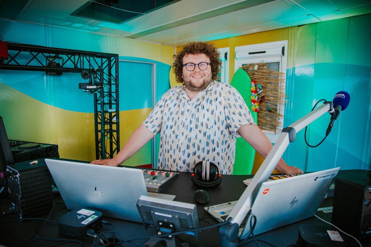 Manu Van Acker presenteert programma voor vroege vogels op MNM - KW.be