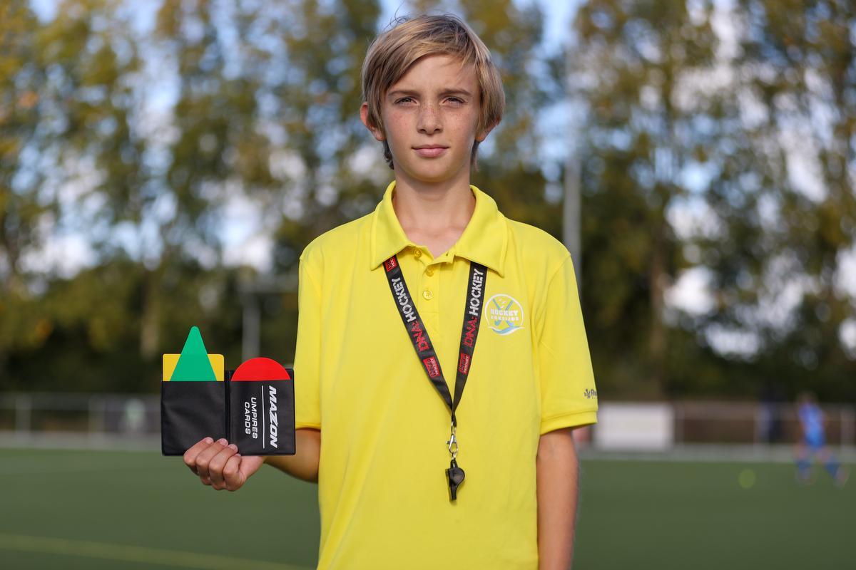 Warre Bernolet (12) is nu al scheidsrechter: “Ik wil ooit de finale van ...