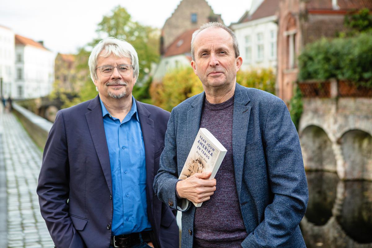 Peter en Steven reconstrueren het leven van hun oma Anna die vanuit ...