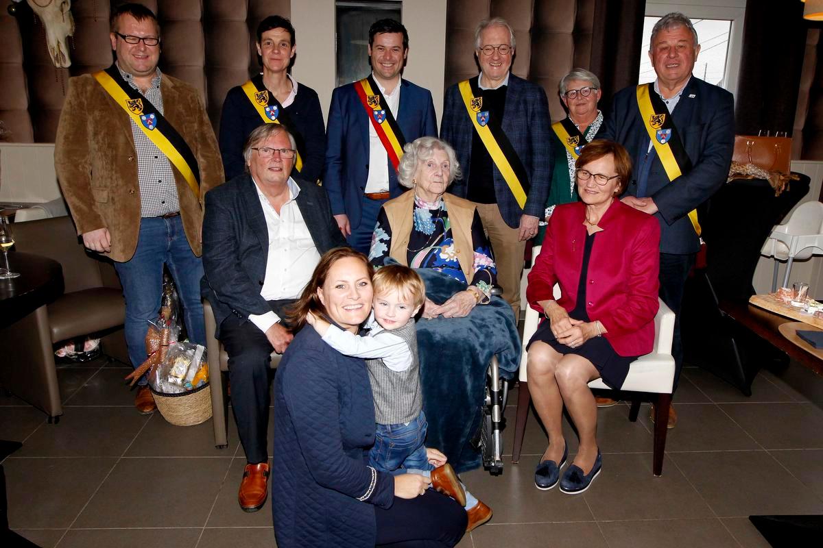 Jacqueline Van Elslander viert 100ste verjaardag - KW.be