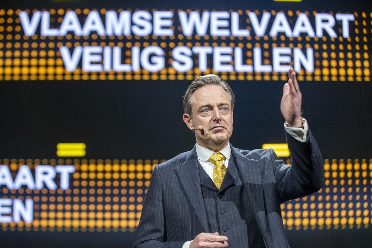 De Wever wil Vlaams zelfbestuur 'extralegaal' afdwingen