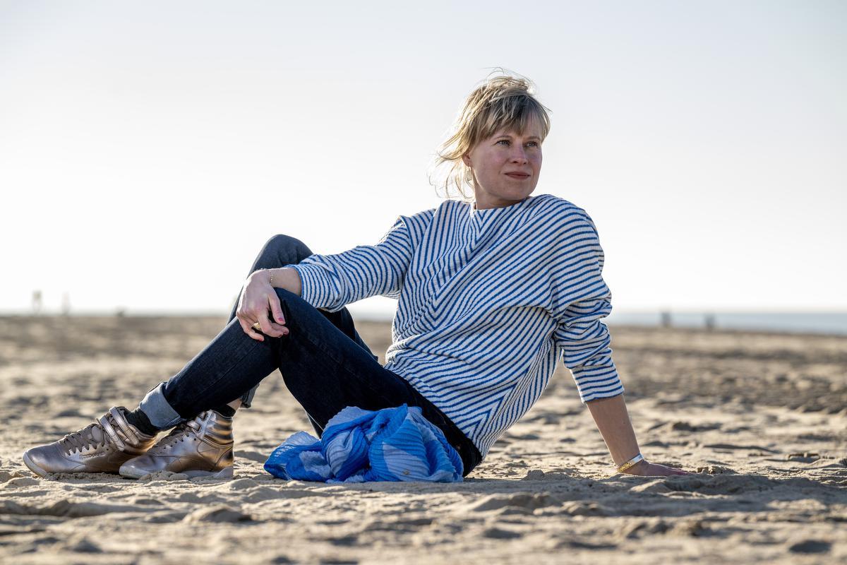 Actrice Cathérine Kools drinkt al 1.000 dagen geen alcohol en schreef ...