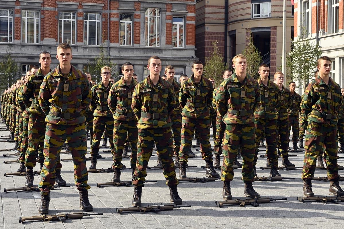 Près de la moitié des recrues militaires abandonnent en cours de ...