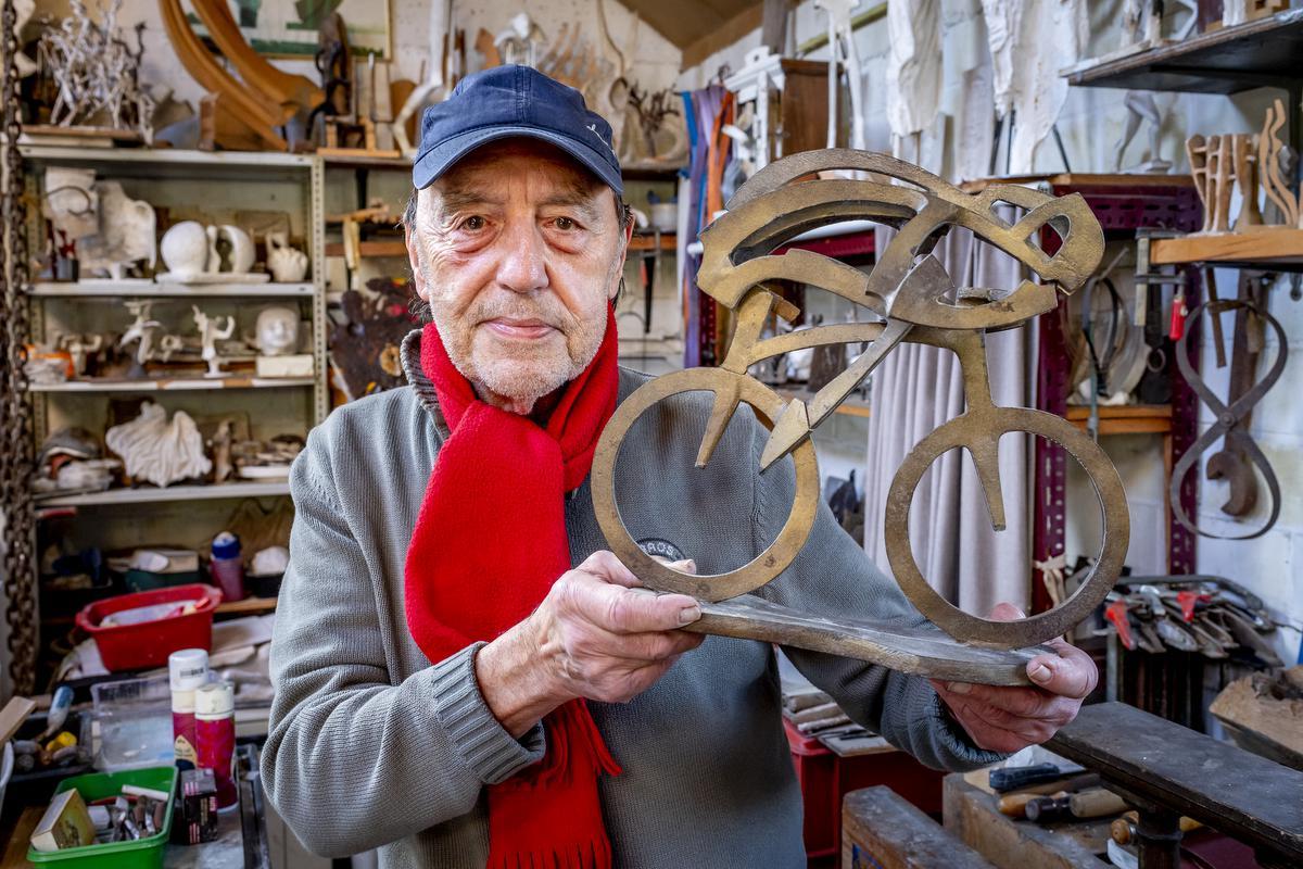 Fernand Vanderplancke maakt al dertig jaar de trofee van Vlaanderens ...