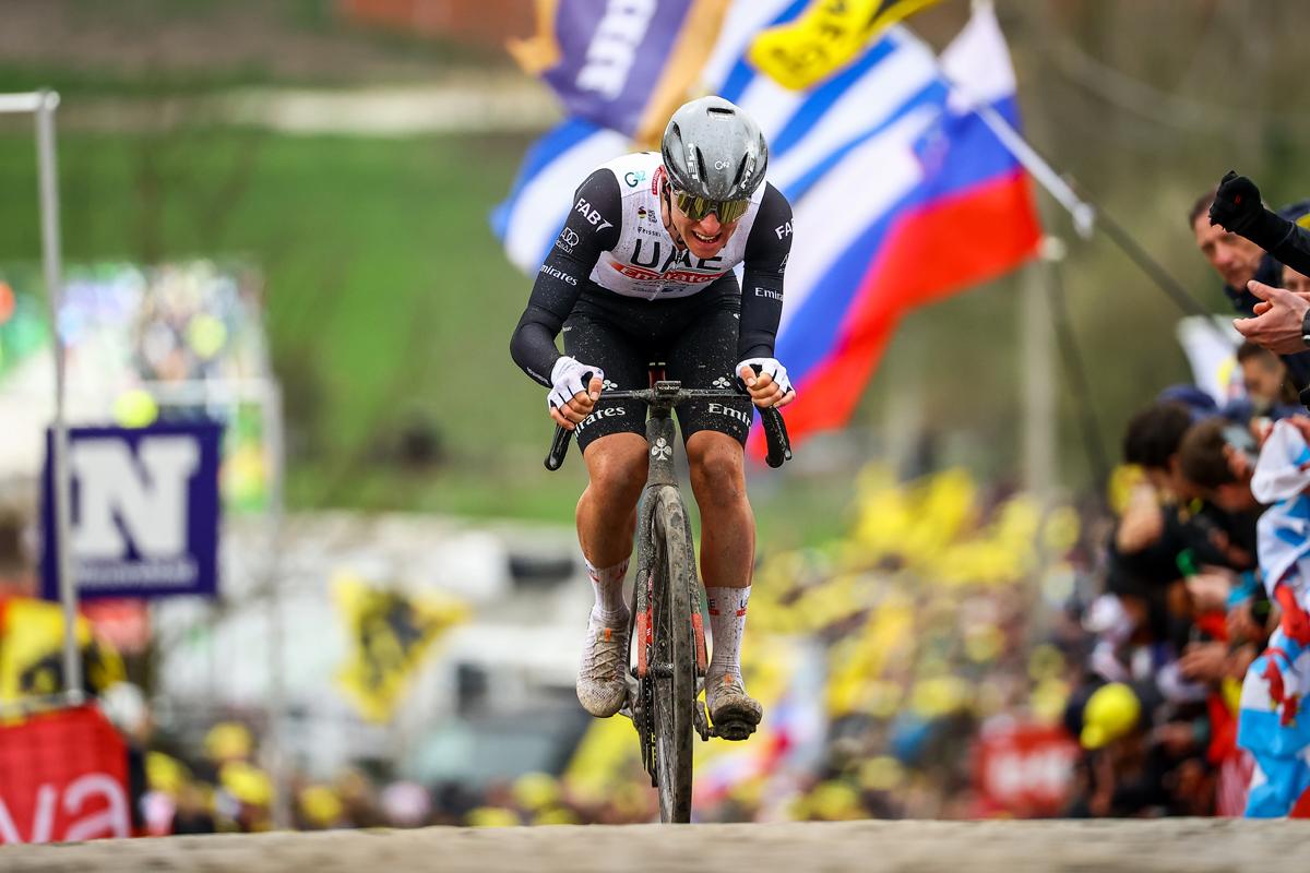 Tadej Pogacar remporte le Tour des Flandres