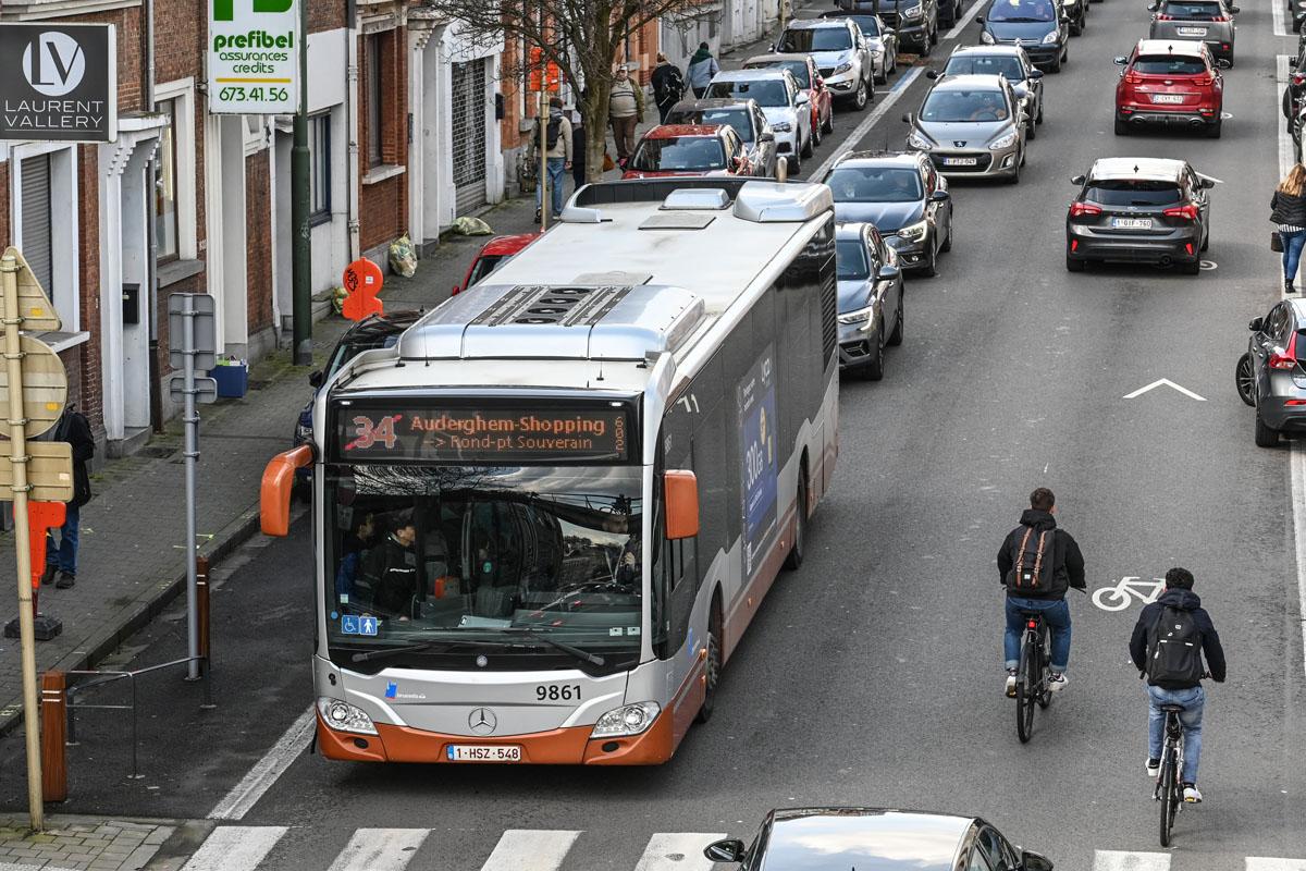 La N-VA veut équiper les bus STIB d'un système de détection des angles ...