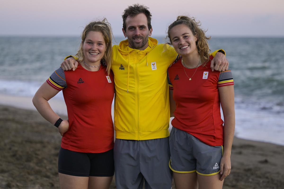 Isaura Maenhaut en Anouk Geurts zeilen een zesde plaats in Frankrijk ...