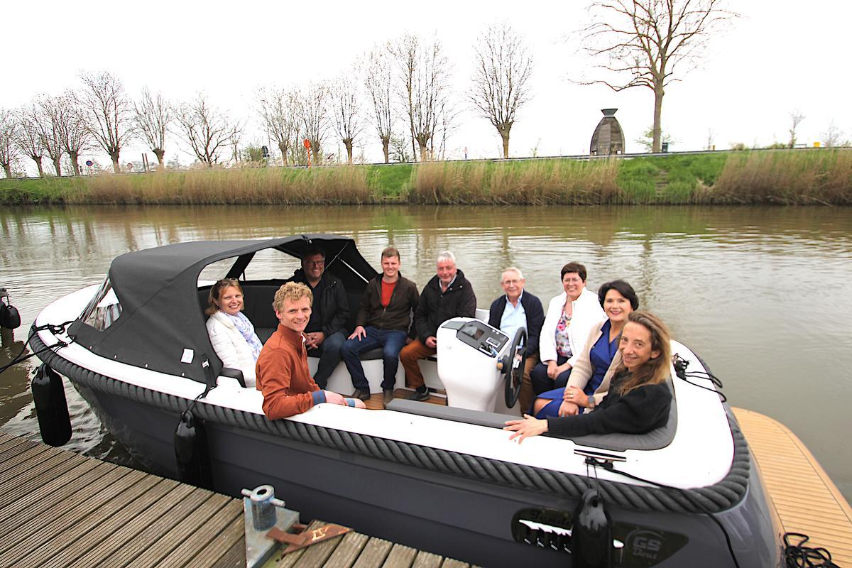 Familiebedrijf Buitenbeentje verhuurt boot voor tien mensen ...
