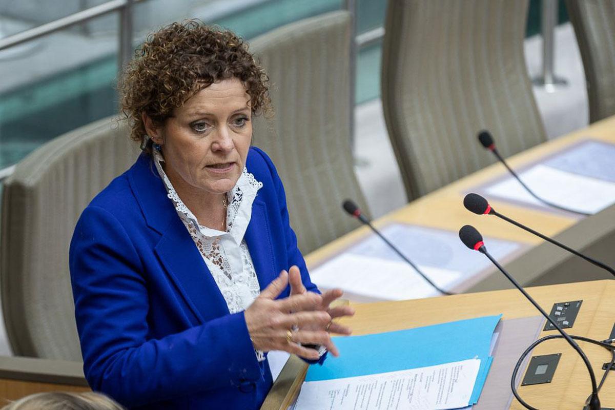 'Het zal terug Luik en Namen worden': Peeters fluit administratie terug ...