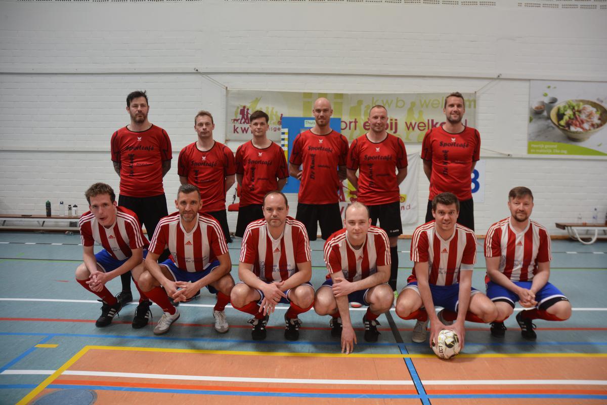 'Meer Dust dan Goeste' wint gouden editie KWB minivoetbaltornooi in ...