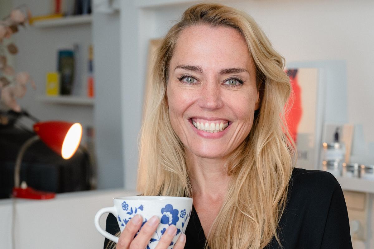 Laura De Coninck vindt inspiratie in de poëzie van haar vader Herman ...