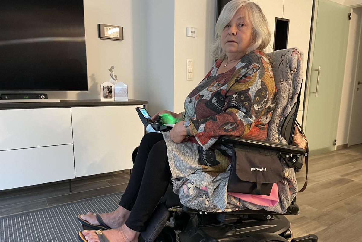 Sabine (60) zit in rolstoel en zit al 15 dagen vast in haar appartement ... Sabine (60) zit in rolstoel en zit al 15 dagen vast in haar appartement ...