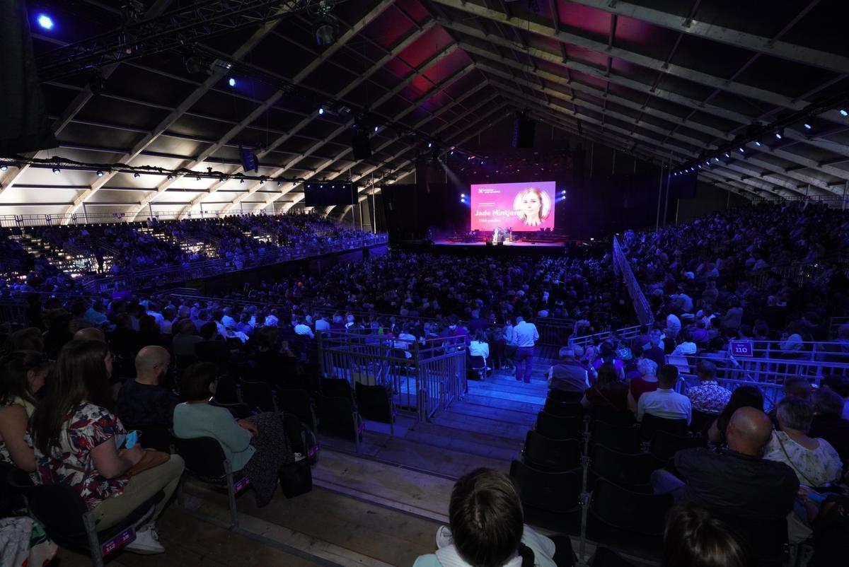 Eerste concert in Proximus Pop-Up Arena is voltreffer - KW.be
