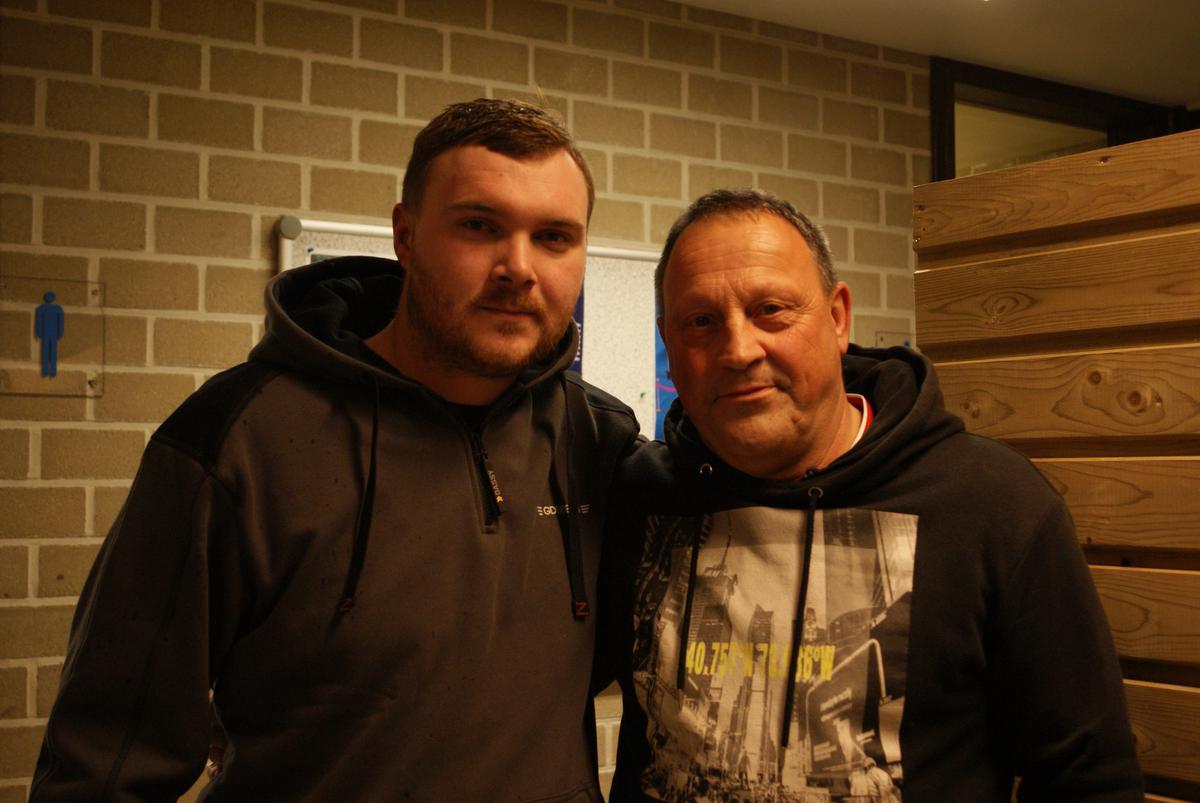 Vader van overleden Andy Schooreel dankbaar voor steunactie van zijn vrienden: “Niets doen was ...