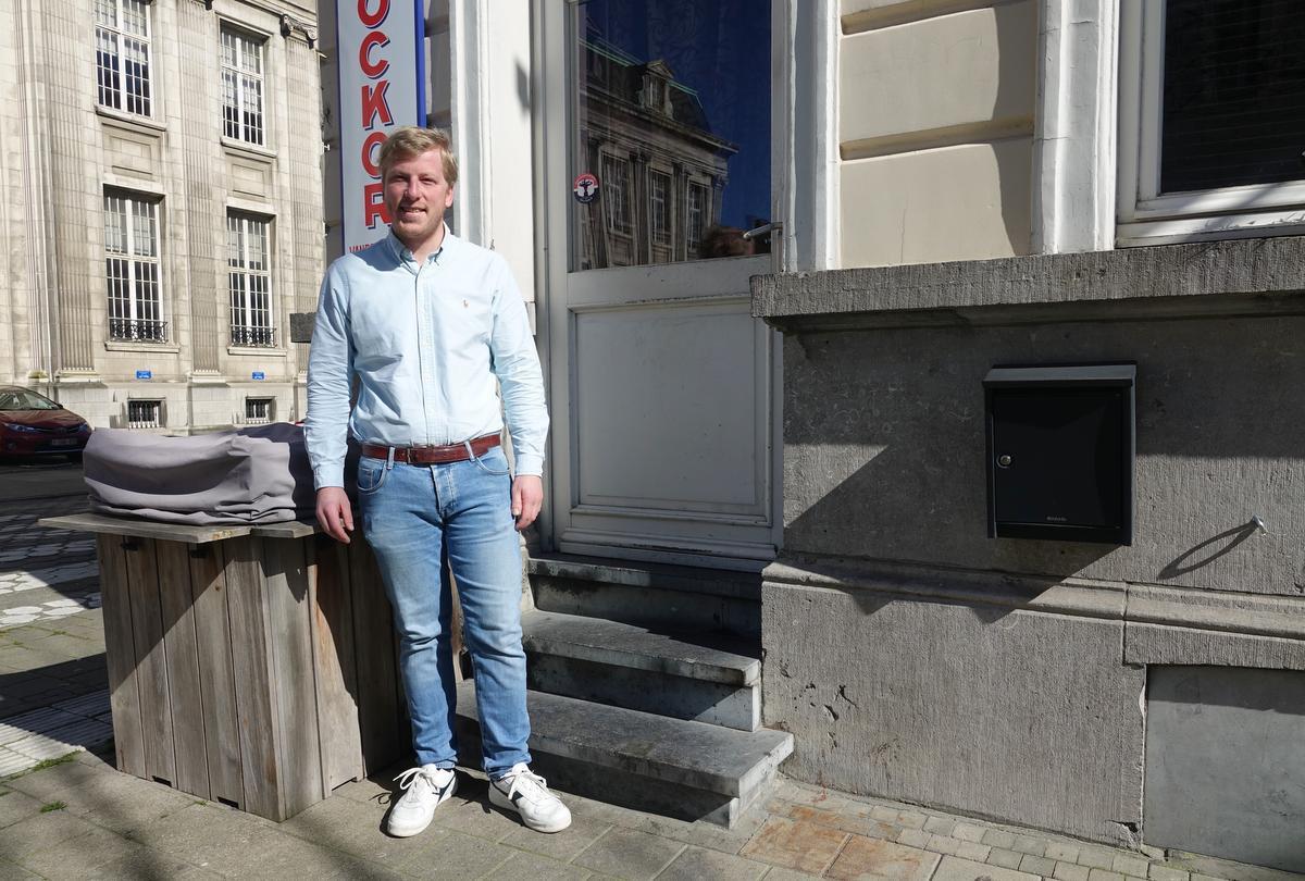Mathieu Delberghe is nieuwe uitbater van café 't Paleitje in Kortrijk ...