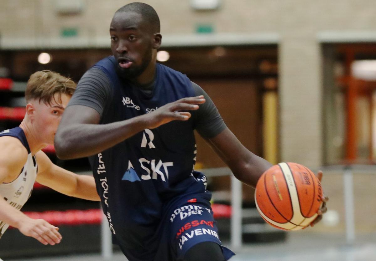 Pape Mbaye blijft langer aan boord bij Basket SKT Ieper - KW.be