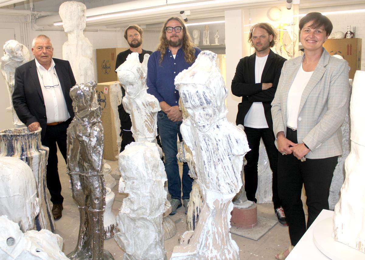 Johan Tahon heeft met ‘Depot Tahon’ zijn eigen museum - KW.be