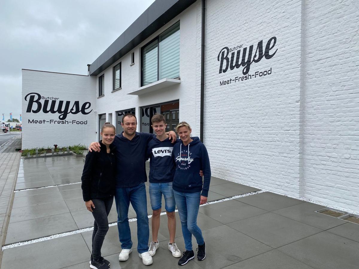Bart Buyse, voorzitter Mennefeesten, opent nieuwe zaak Butcher Buyse in ...